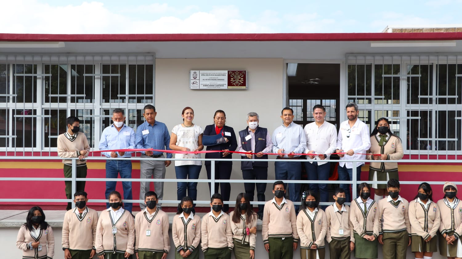 Inaugura titular de la SEG aulas en la telesecundaria “Emiliano Zapata ...
