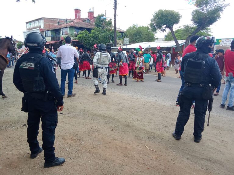 Elementos de la Policía Estatal, en el marco de la conmemoración del ...